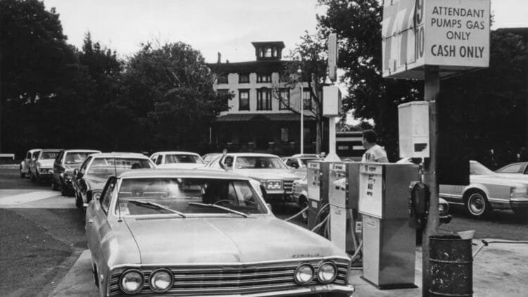Why It's Still Illegal to Pump Your Own Gas in NJ - shoretribune.com